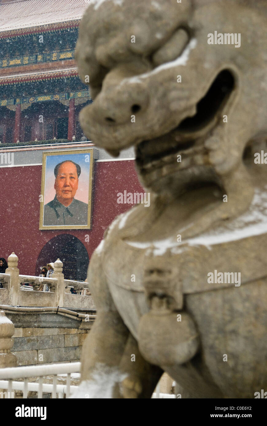 Mao zedong portrait tiananmen hi-res stock photography and images - Alamy