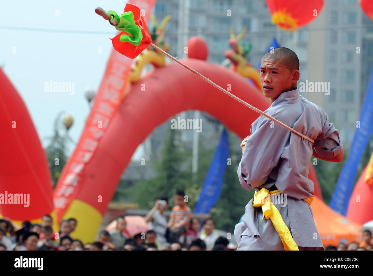 SHAOLIN MONKS PERFORM ARTS A group of monks wow watching crowds in ...
