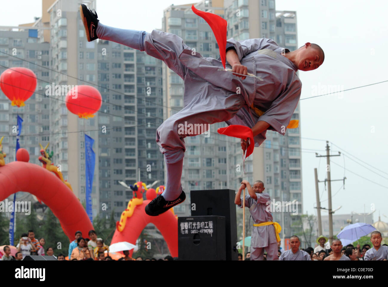 SHAOLIN MONKS PERFORM ARTS A group of monks wow watching crowds in ...
