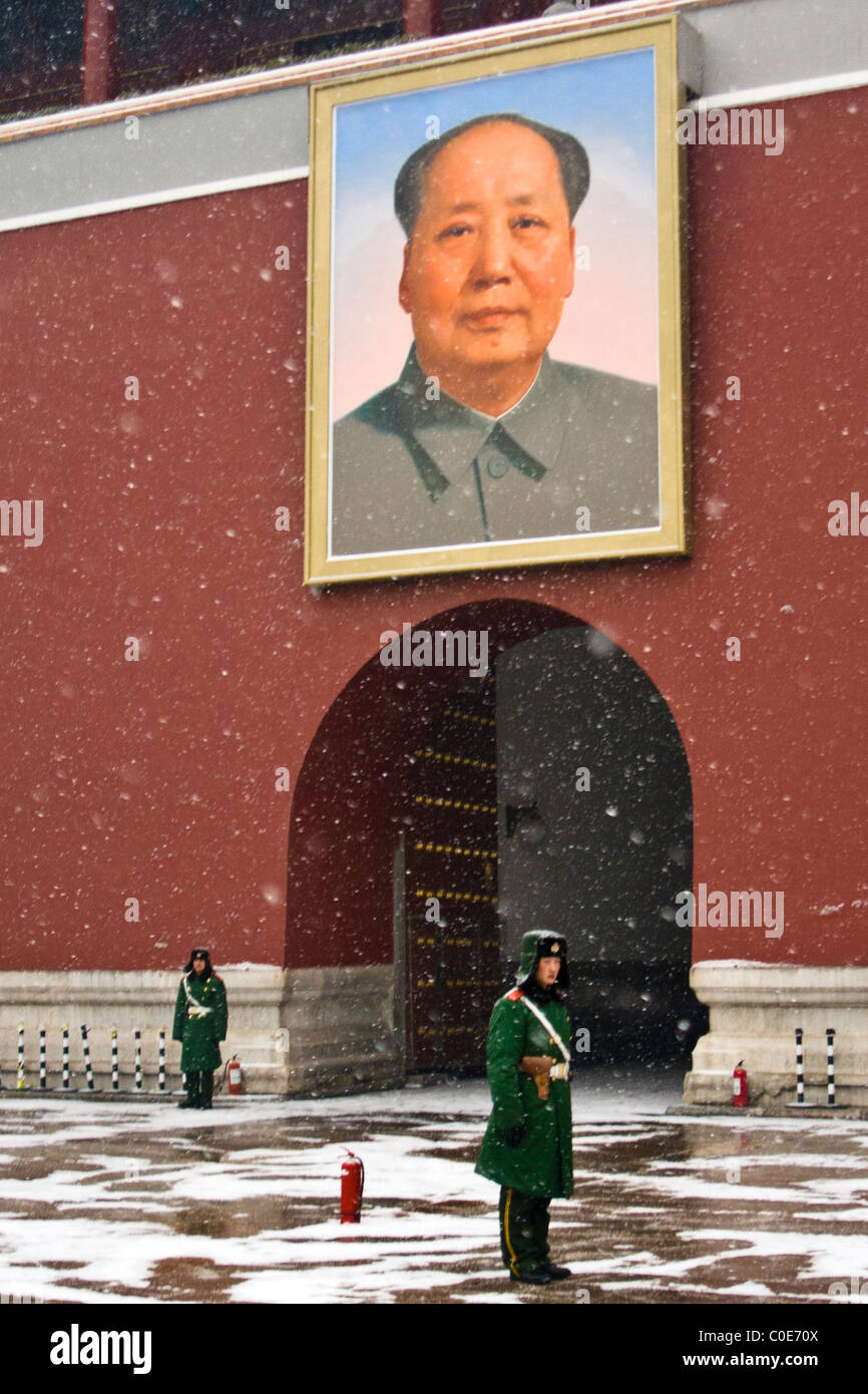 Guards near Mao Zedong portrait in Tiananmen Square Stock Photo - Alamy