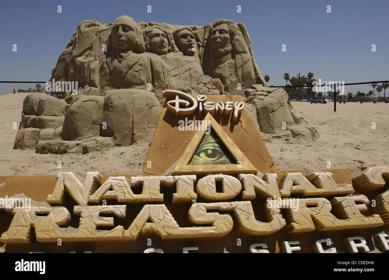 Giant sand sculpture of american memorial Mount Rushmore by Todd Vander ...