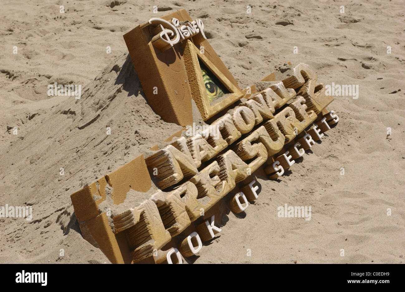 Giant sand sculpture of american memorial Mount Rushmore by Todd Vander ...