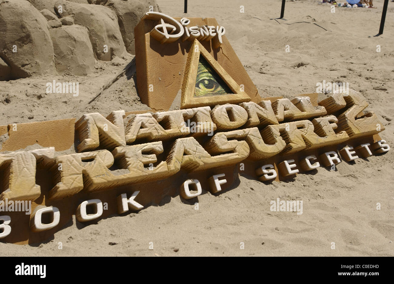 Giant sand sculpture of american memorial Mount Rushmore by Todd Vander ...