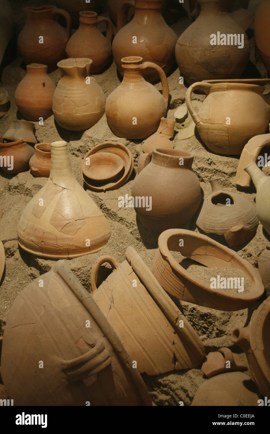 Roman pottery hi-res stock photography and images - Alamy