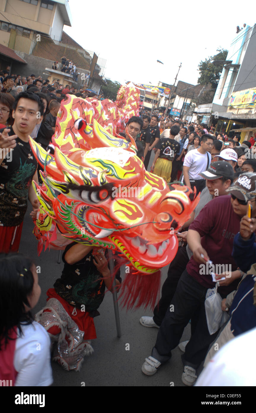 Liong dance hi-res stock photography and images - Alamy