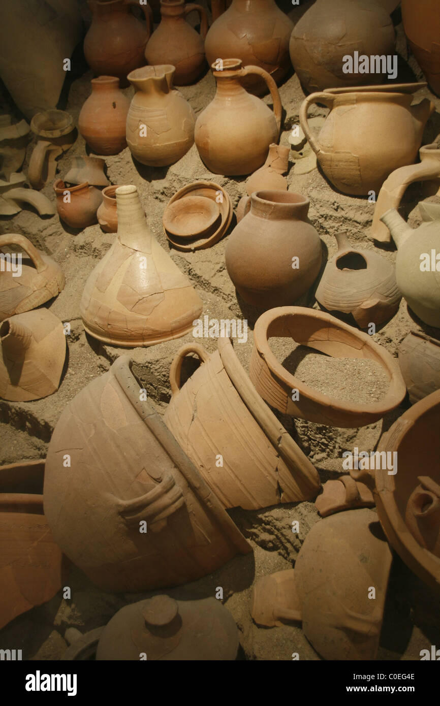 Roman pottery hi-res stock photography and images - Alamy