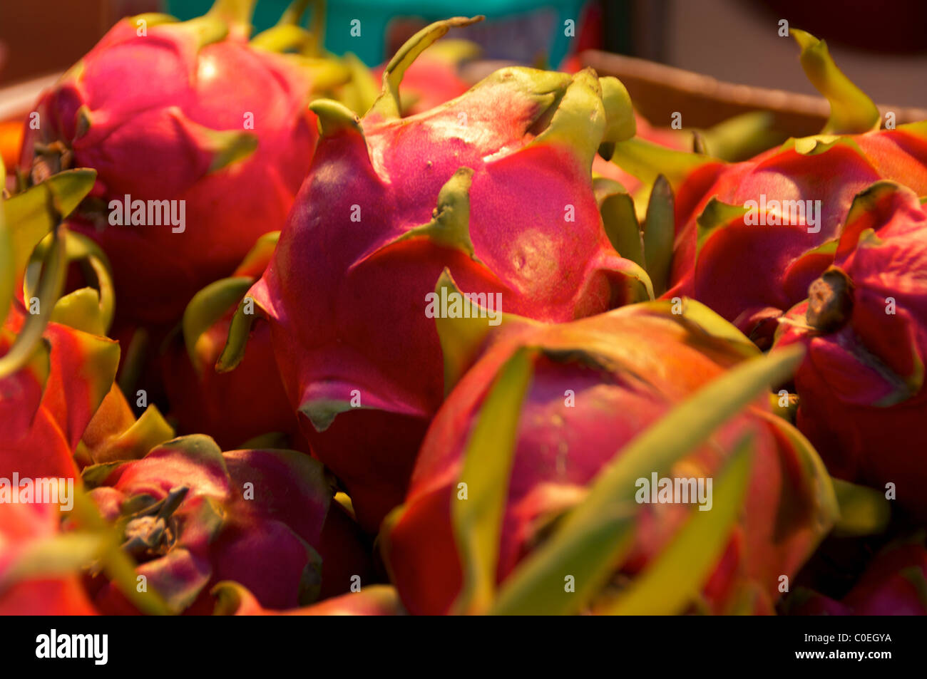 Dragon fruits in fruit stand Stock Photo - Alamy