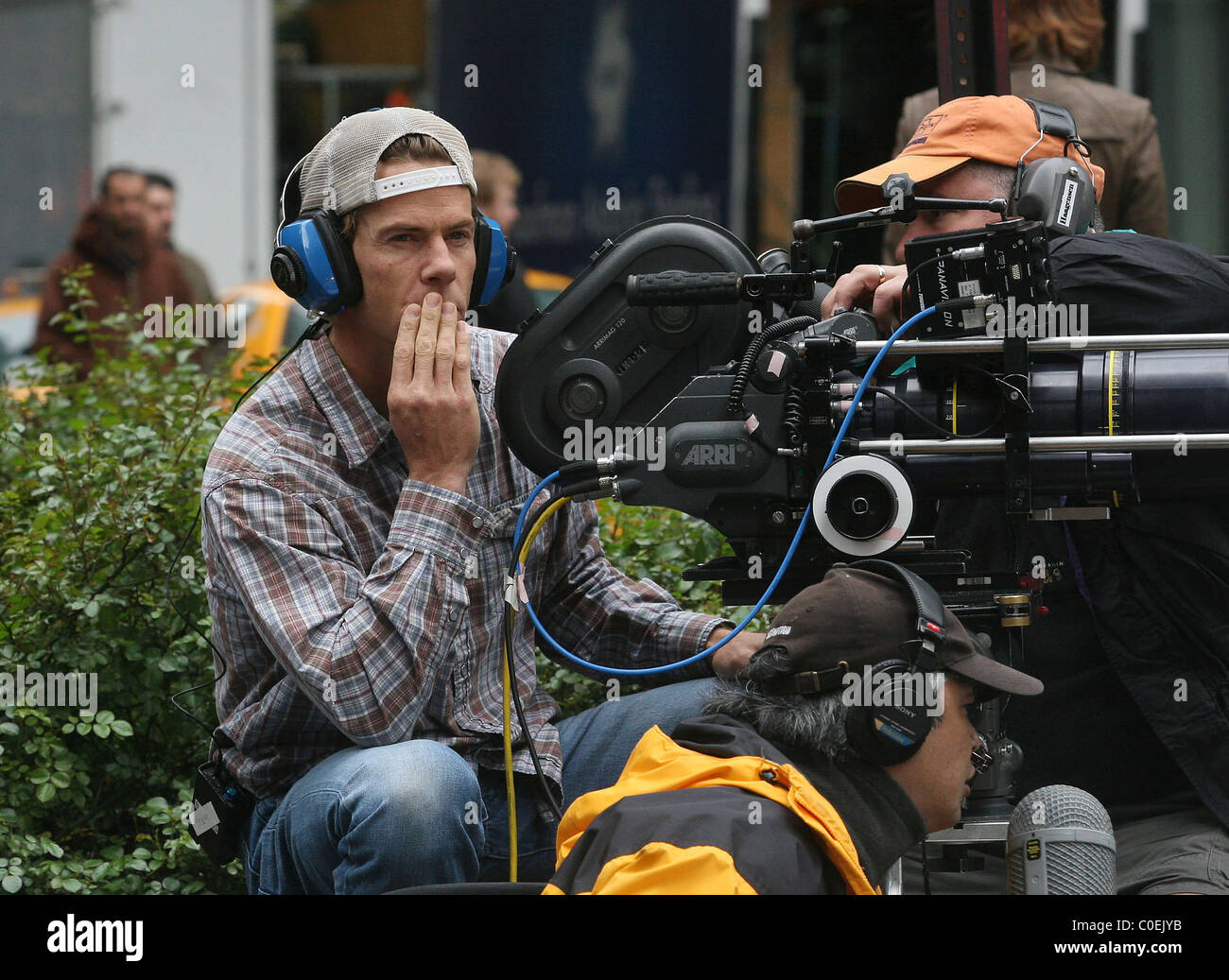 Danny Moder Working As A Cameraman On The Set Of The Taking Of Pelham 123 New York City Usa