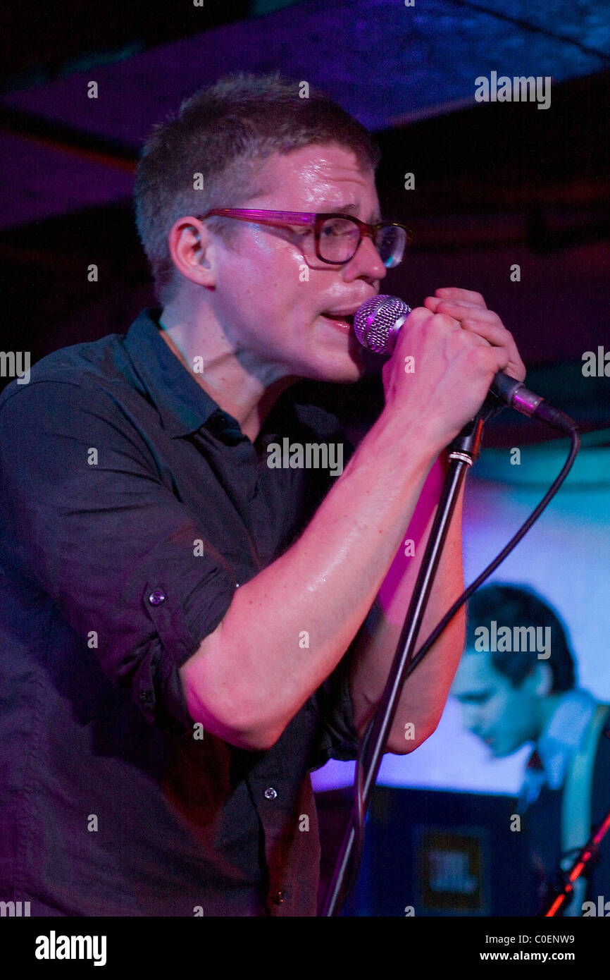 Stephen Patterson of White Rabbits performing at Borderline London ...