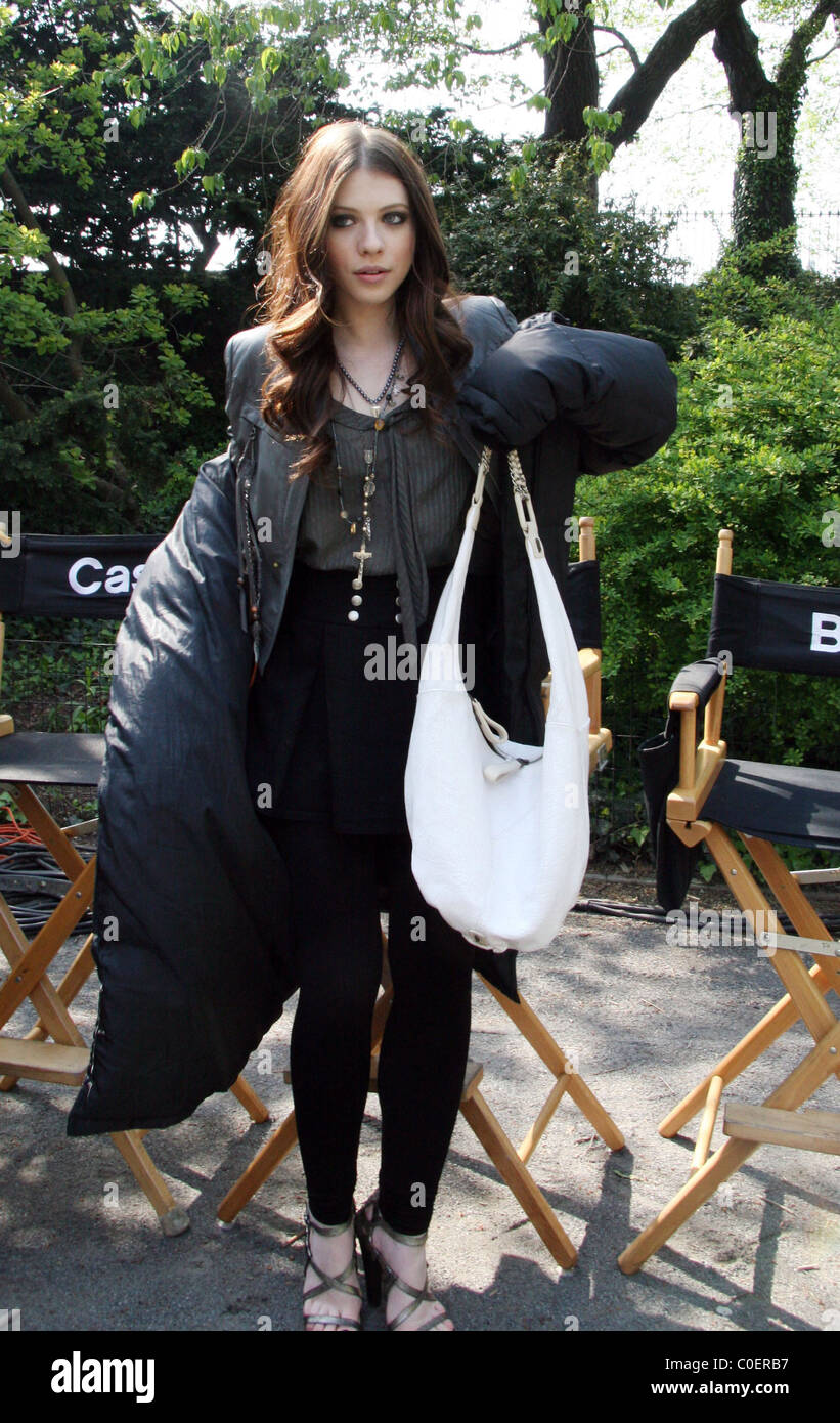 Michelle Trachtenberg on the set of 'Gossip Girl' filming in Manhattan ...