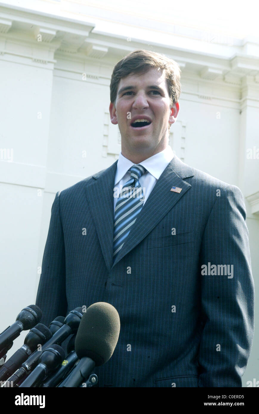 President George W Bush with the Super Bowl winners the New York Giants ...