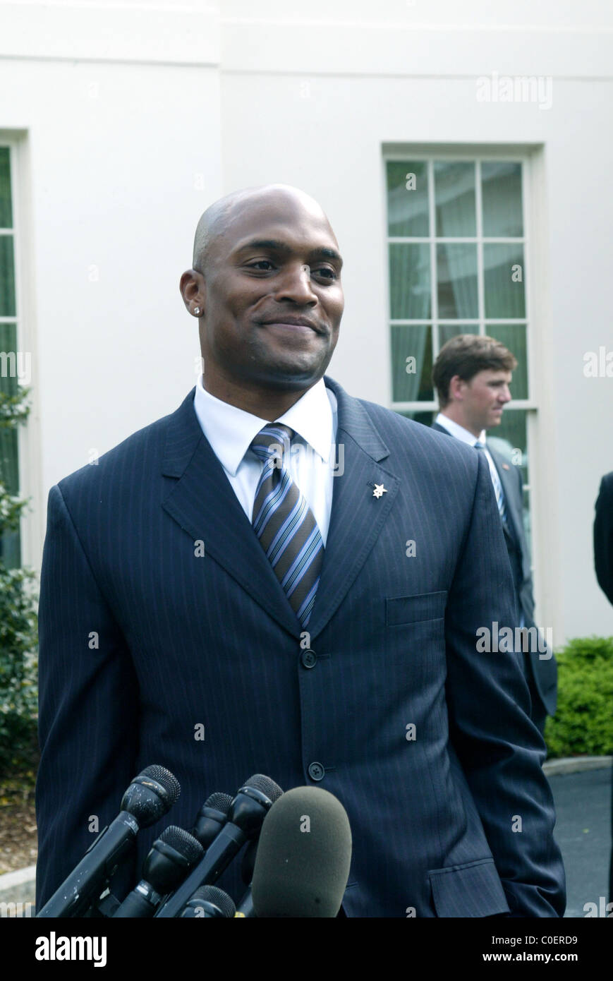 President George W Bush with the Super Bowl winners the New York Giants ...