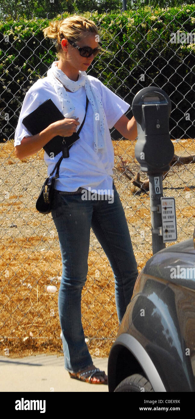 Heidi Klum puts money in the parking meter before going into Neil ...