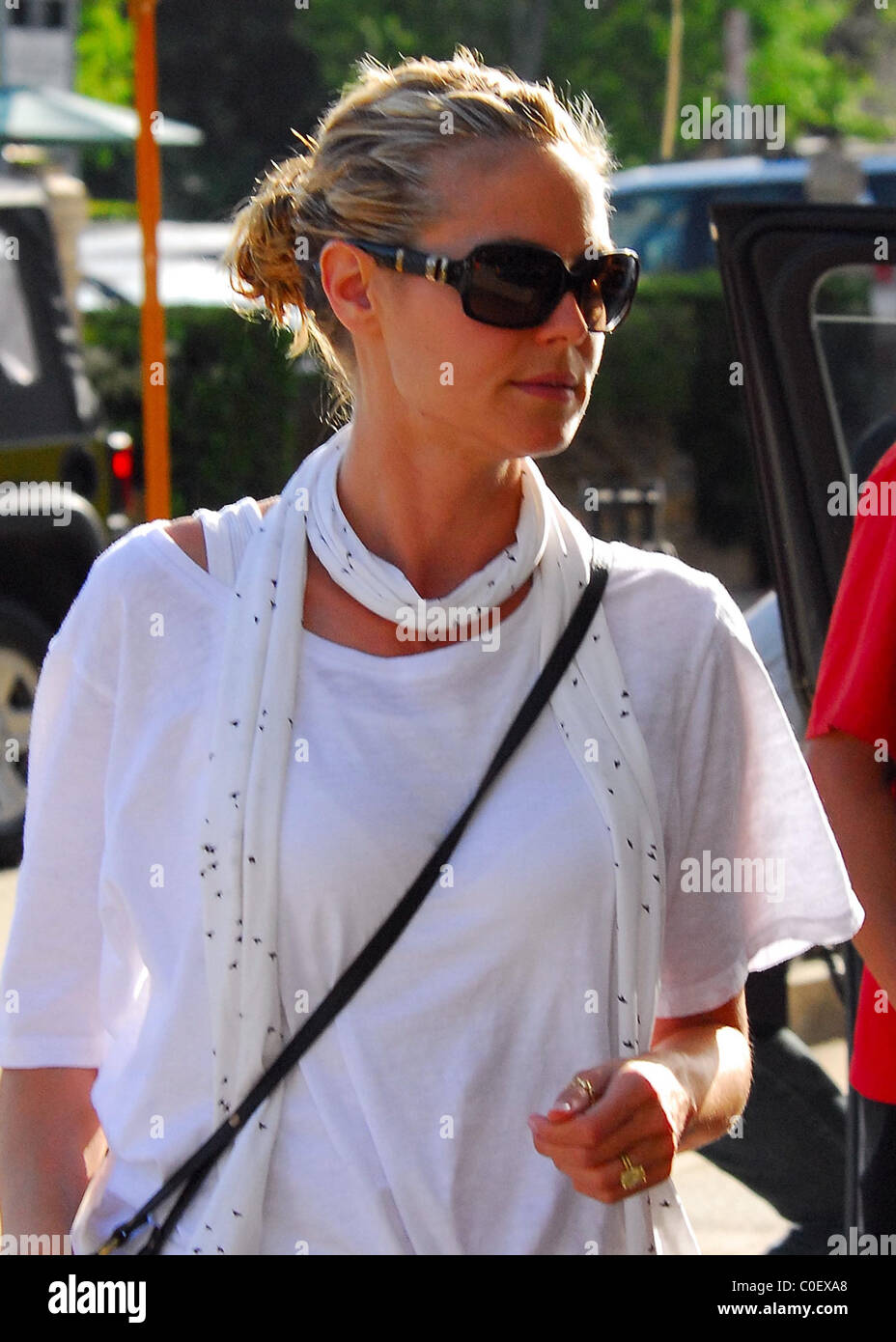 Heidi Klum arriving at Neil George hair salon Los Angeles, California ...