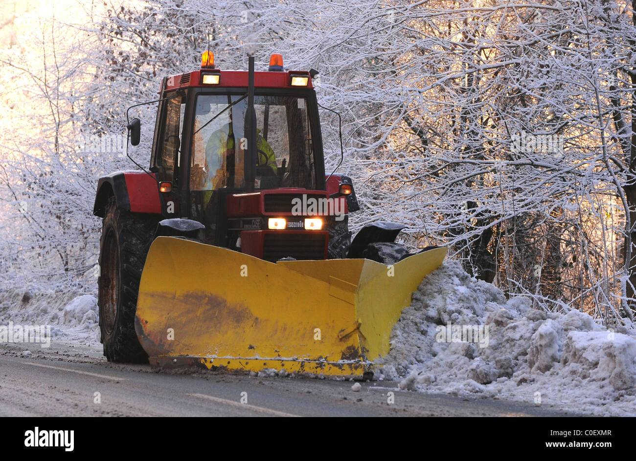 Yellow snow plough hi-res stock photography and images - Alamy