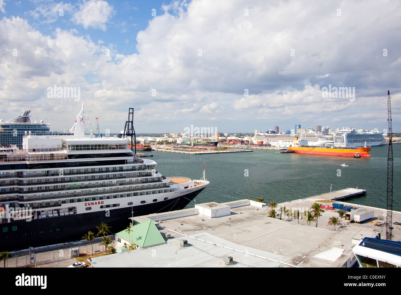 The Queen Elizabeth cruise ship in Port Everglades, Florida, USA Stock ...