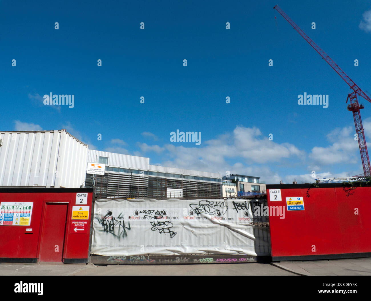 British house building sites and cranes hi-res stock photography and ...