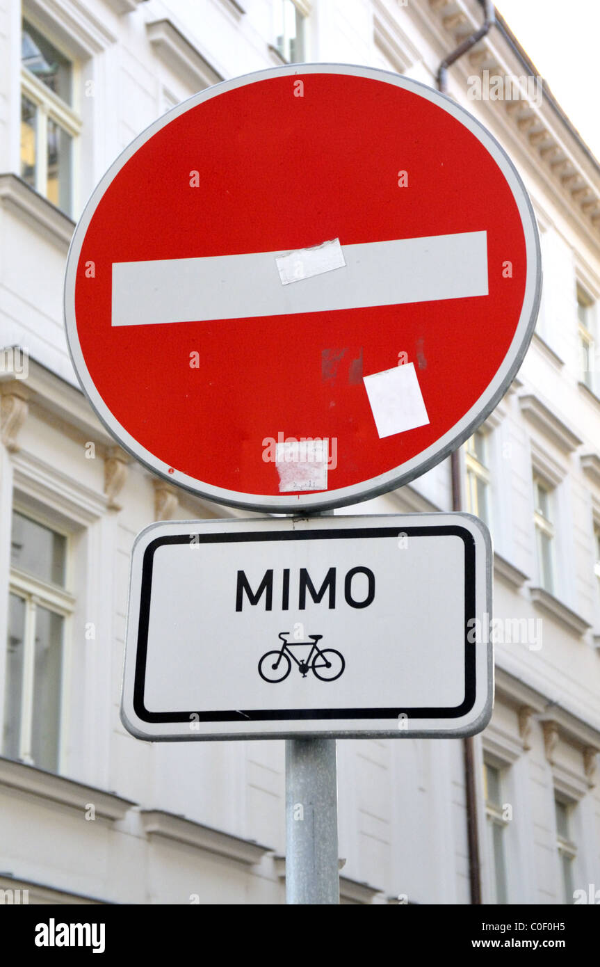 Bicycle no entry sign hi-res stock photography and images - Alamy