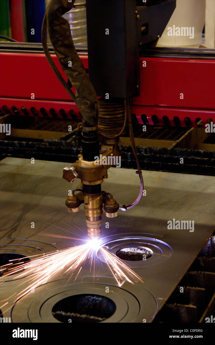 Plasma cutting hi-res stock photography and images - Alamy