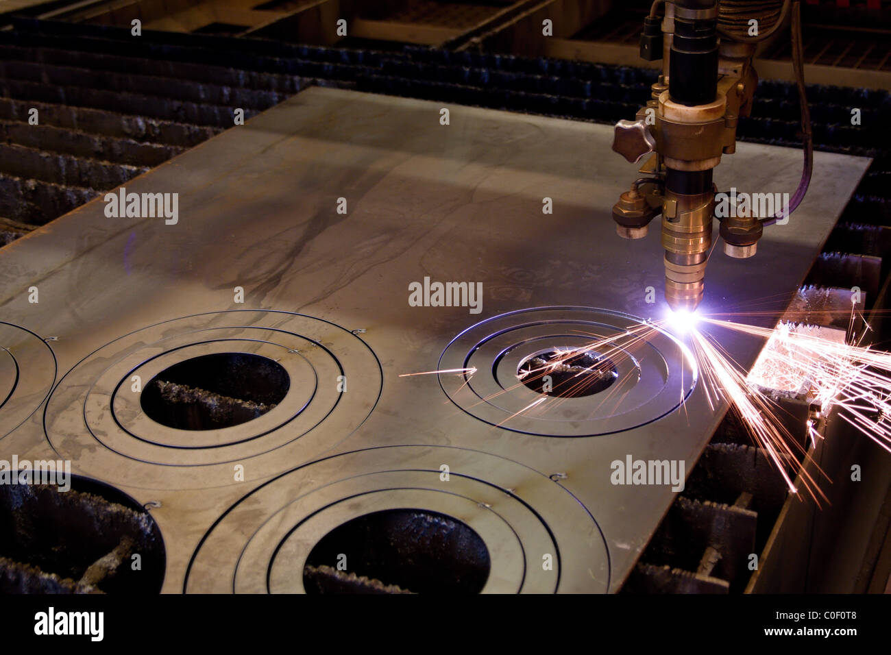 Plasma cutting hi-res stock photography and images - Alamy