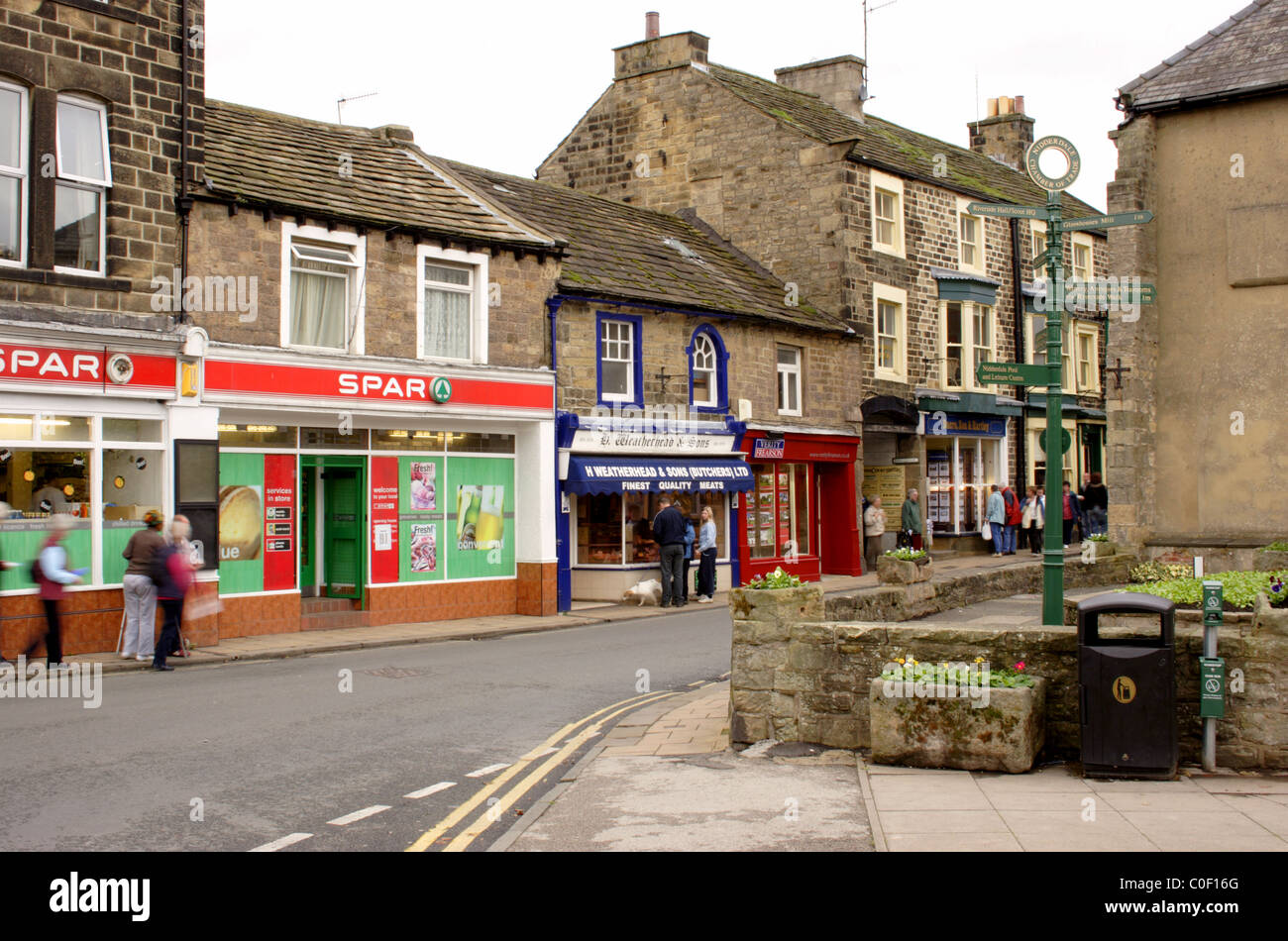 Pateley Bridge town centre, autumn, Nidderdale, North Yorkshire, UK ...
