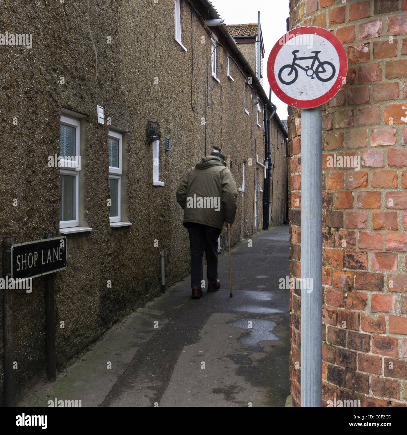 Old narrow lane hi-res stock photography and images - Alamy