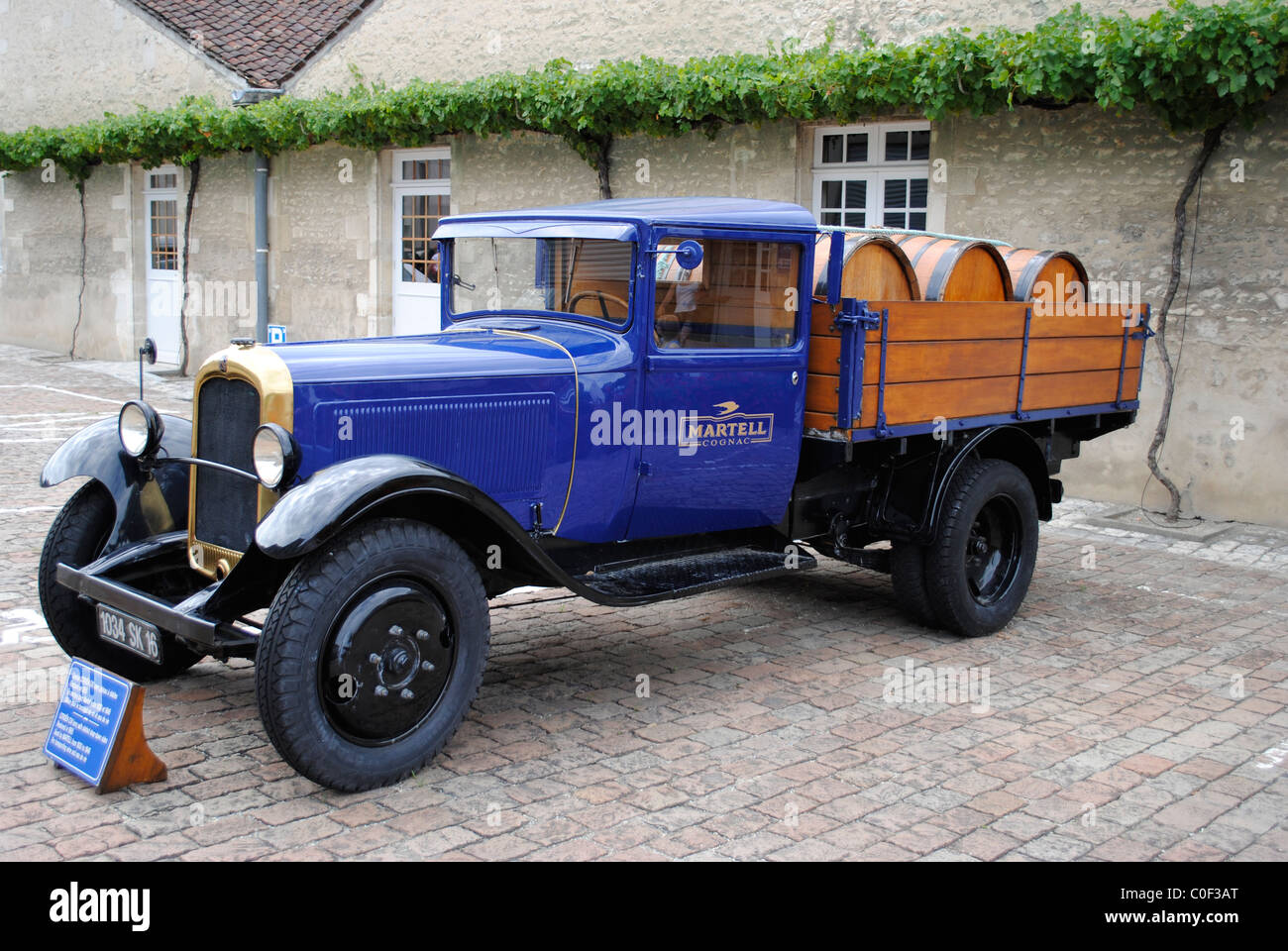 Old delivery truck hi-res stock photography and images - Alamy