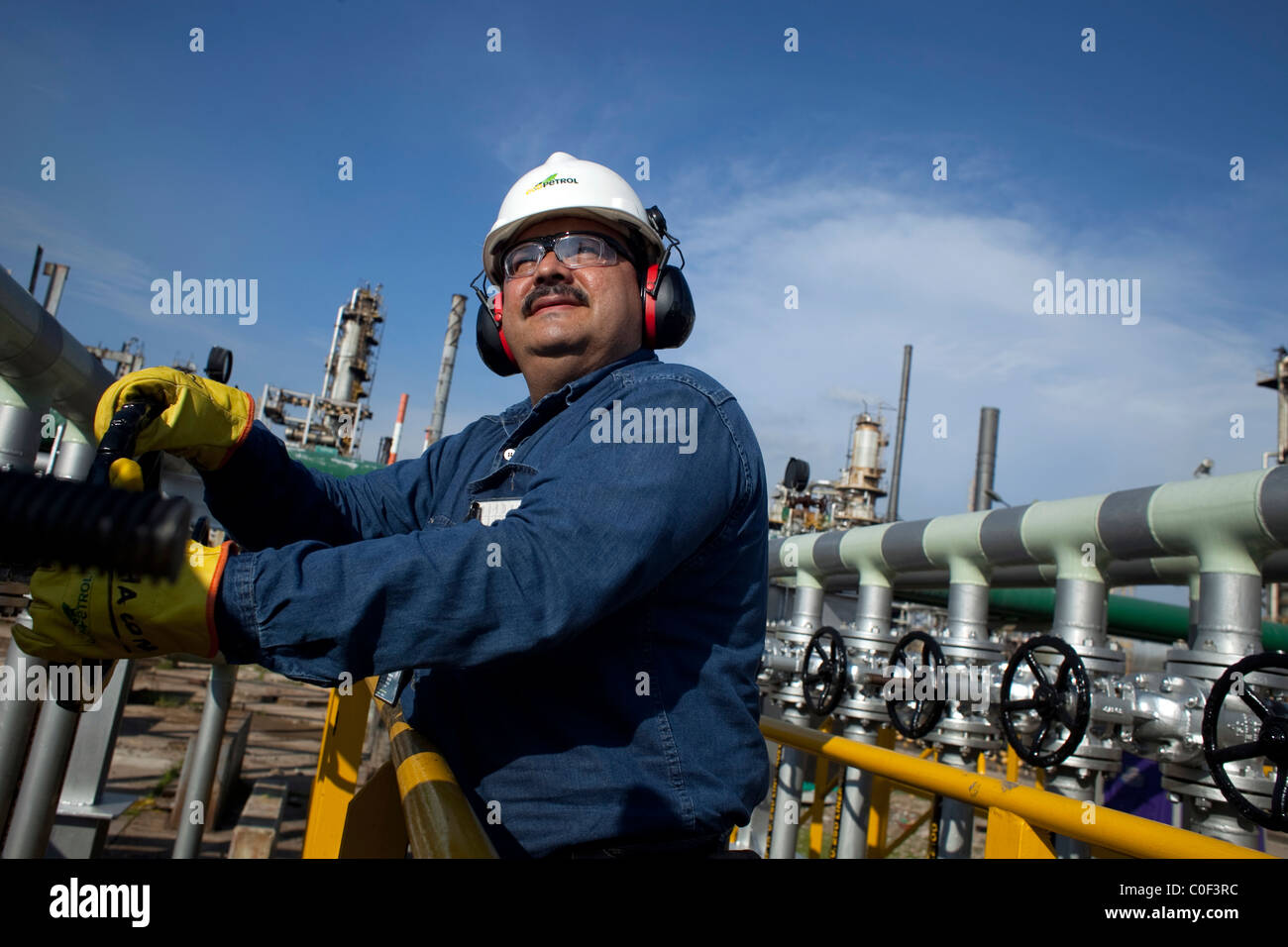Men work oil refinery in hi-res stock photography and images - Alamy