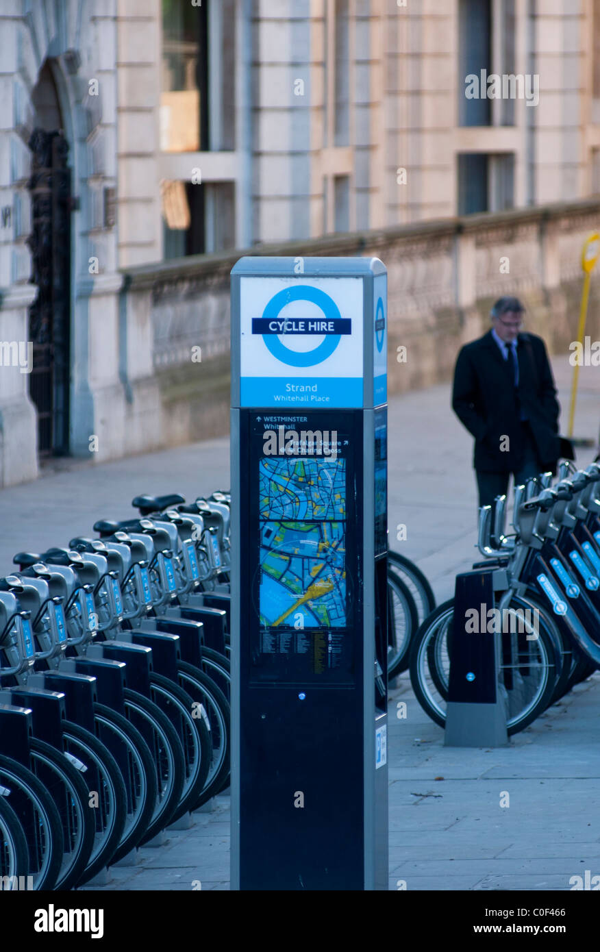 Cycle hire london bikes tfl bike hi-res stock photography and images ...