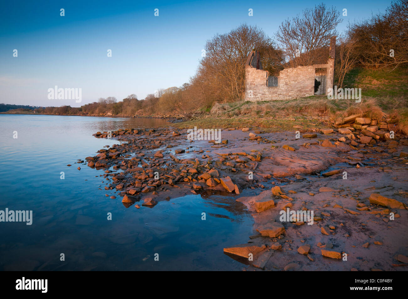 Ruined fishing shiel on the River Tweed Stock Photo - Alamy
