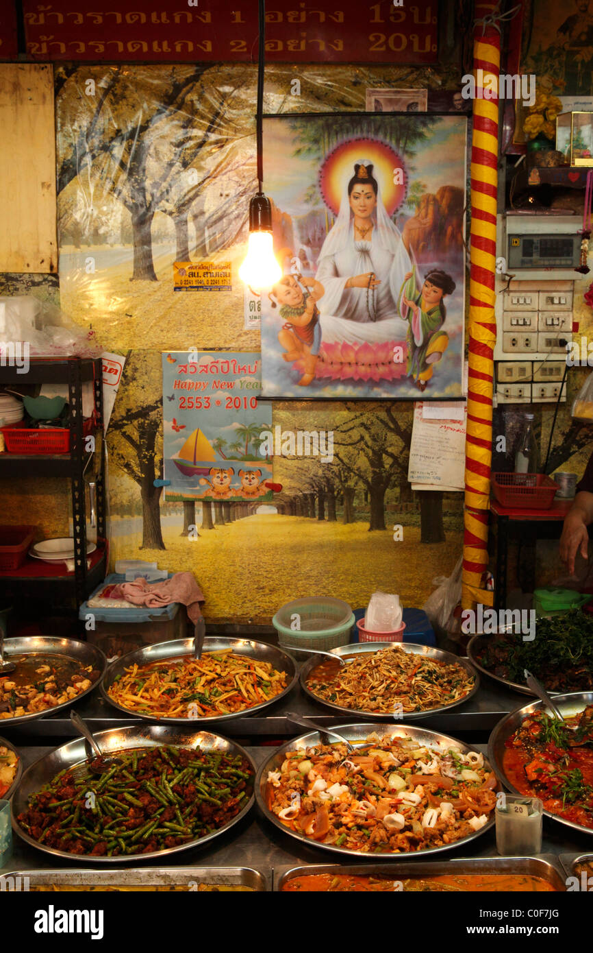 Thai food stall hi-res stock photography and images - Alamy