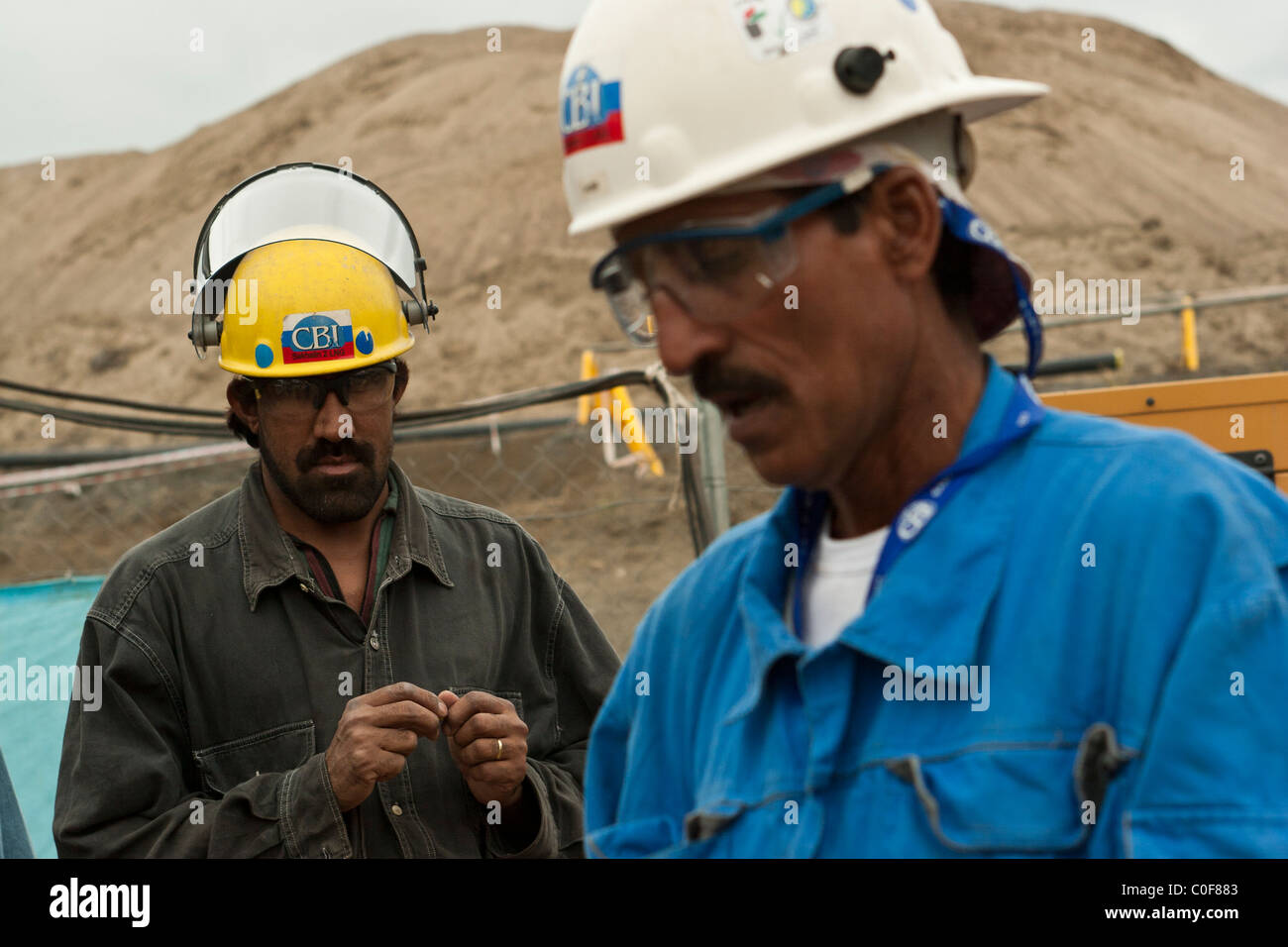 Migrant workers from Turkey during construction of the Sakenergy LNG ...