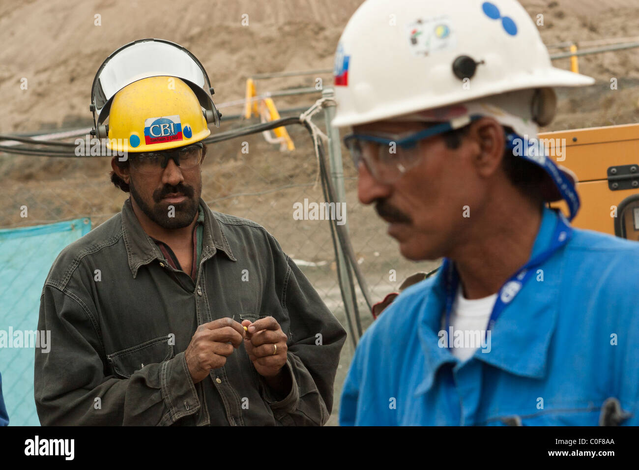Migrant workers from Turkey during construction of the Sakenergy LNG ...