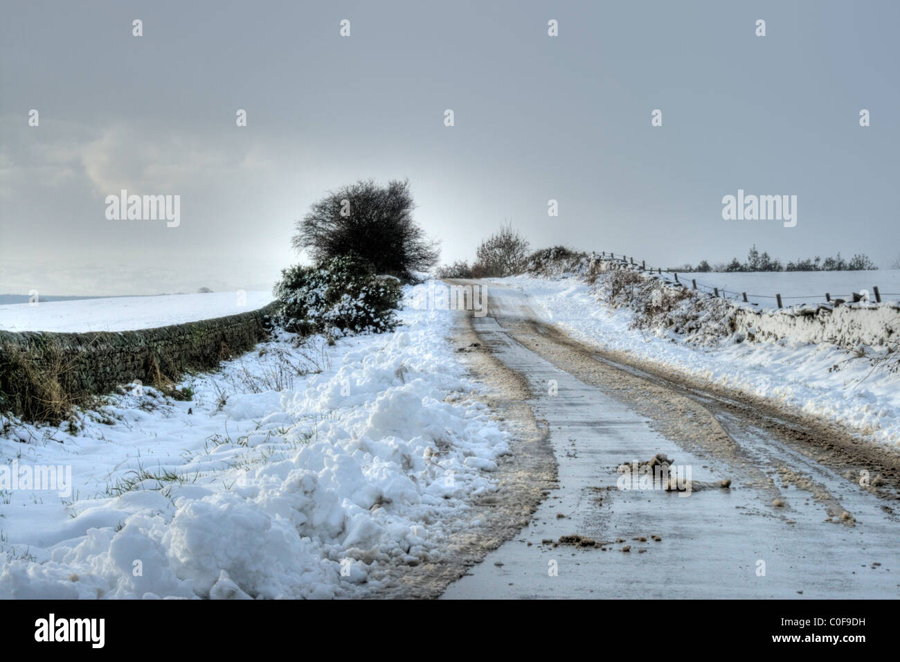 Snowy Country Lane - UK winter 2009 Stock Photo - Alamy