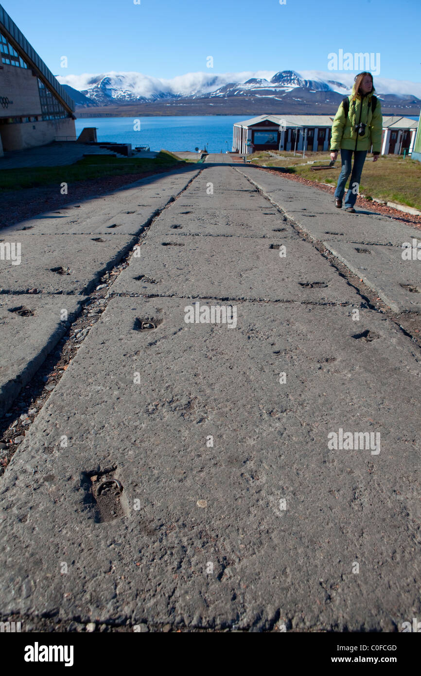 Tourist on main street hi-res stock photography and images - Alamy