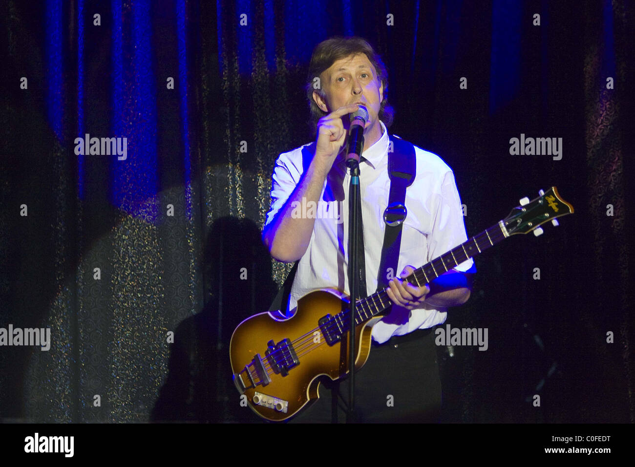 Neil tudor paul mccartney impersonator hi-res stock photography and ...