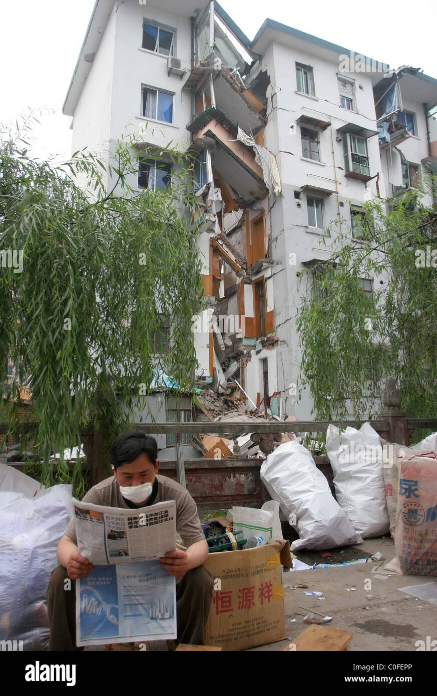 Newspaper following hi-res stock photography and images - Alamy