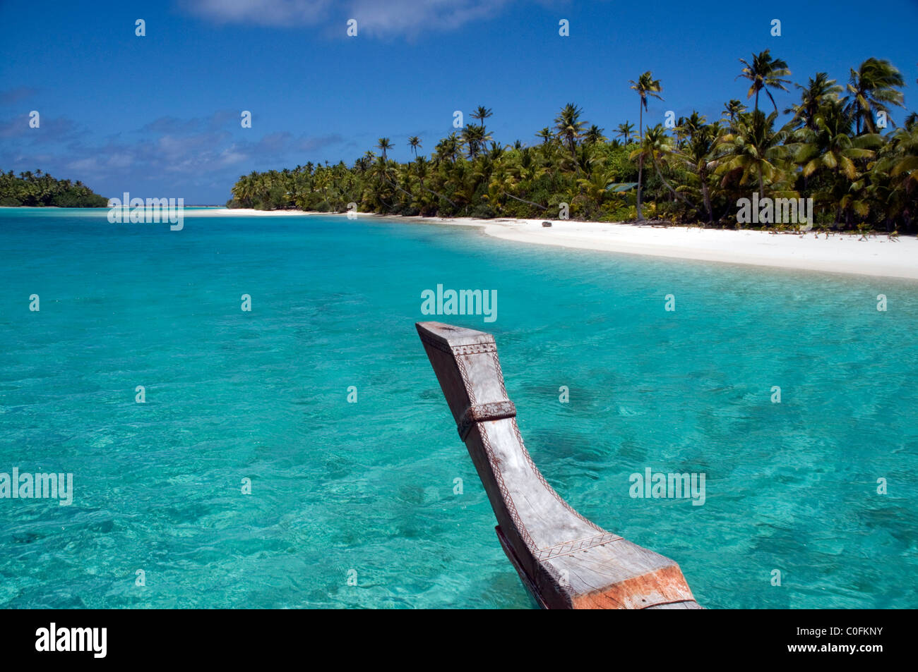 The clear and green lagoon of the Aitutaki atoll is one of the most ...