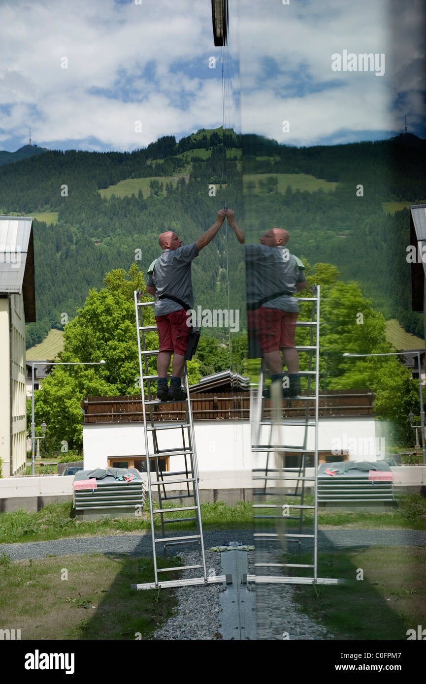 Window cleaning ladder hi-res stock photography and images - Alamy