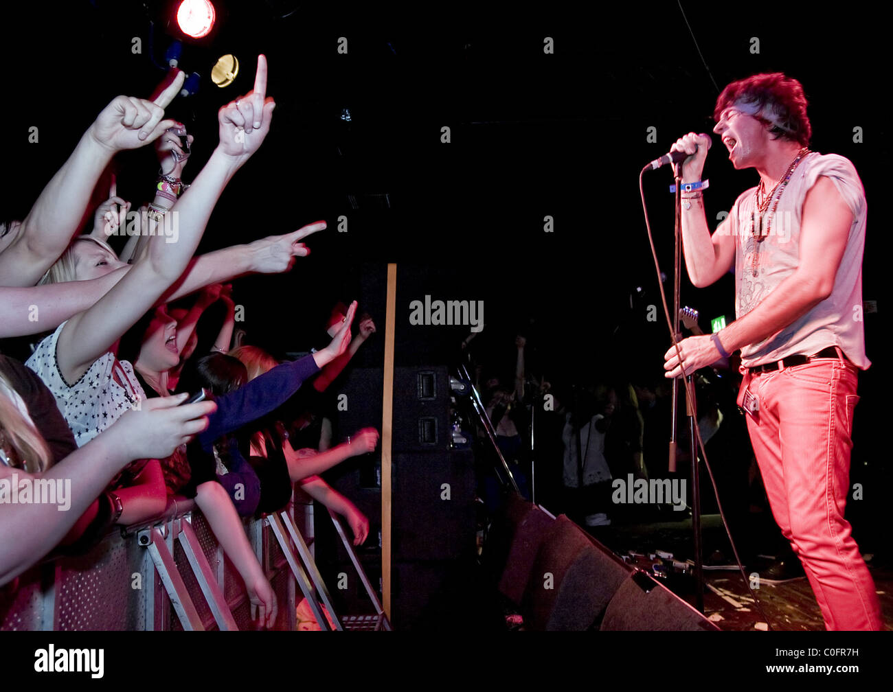 Brian Fire The Dykeenies Performing at Liverpool Barfly as part of the ...