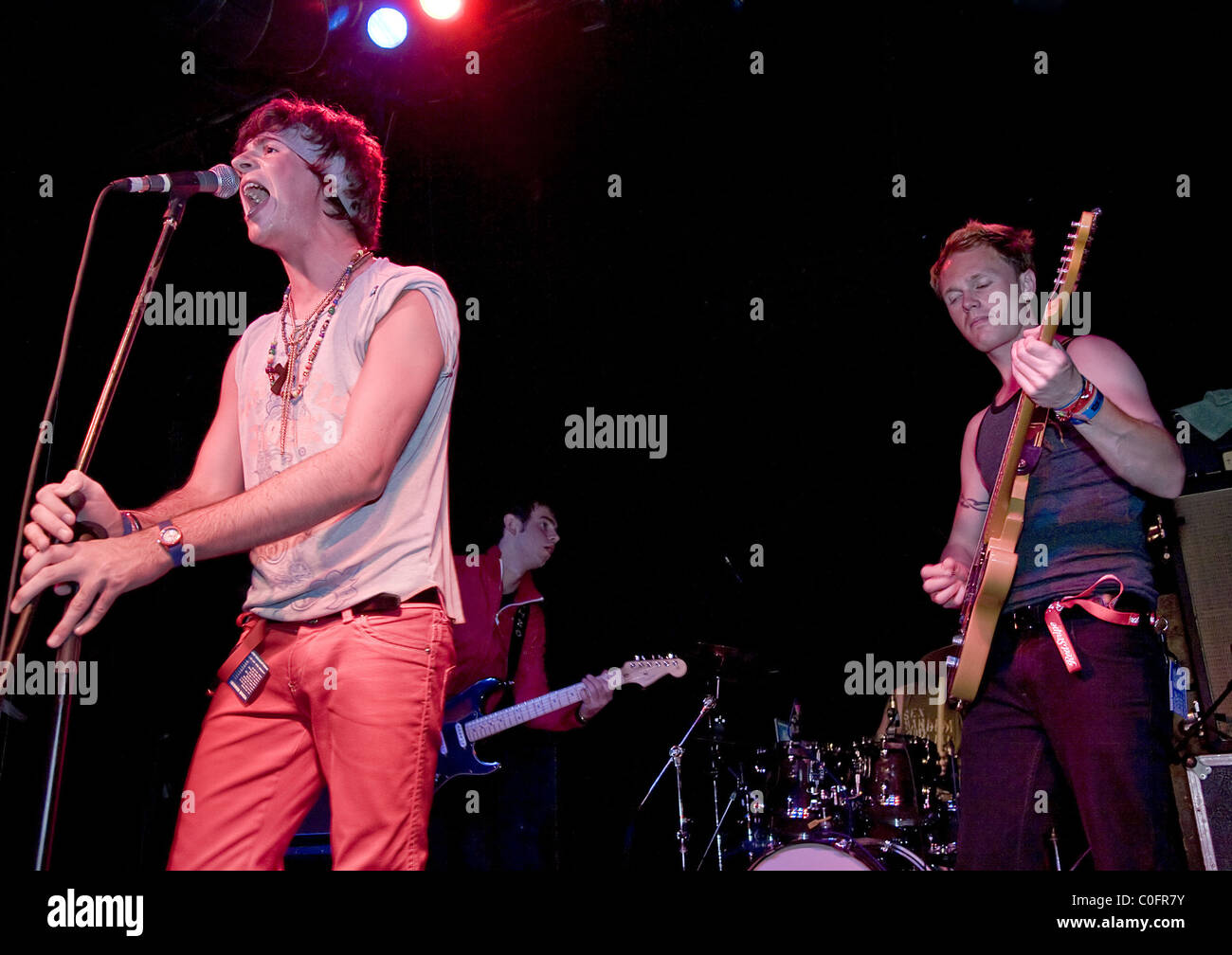 Brian Fire, Alan Henderson and Steven Ramsay The Dykeenies Performing ...