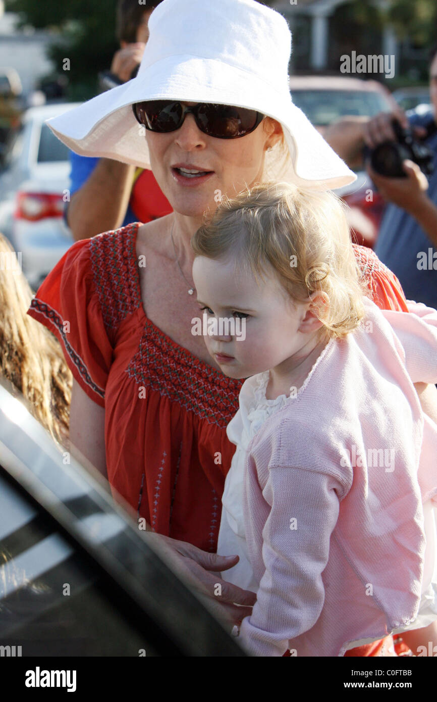 Marcia Cross shopping with her twin daughters, Eden and Savannah, and ...
