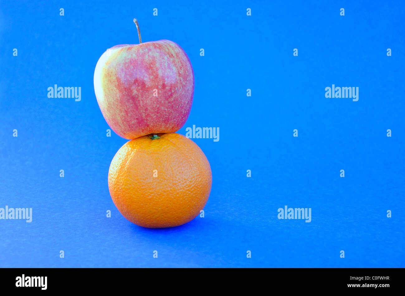 Apples and oranges comparison concept Stock Photo - Alamy