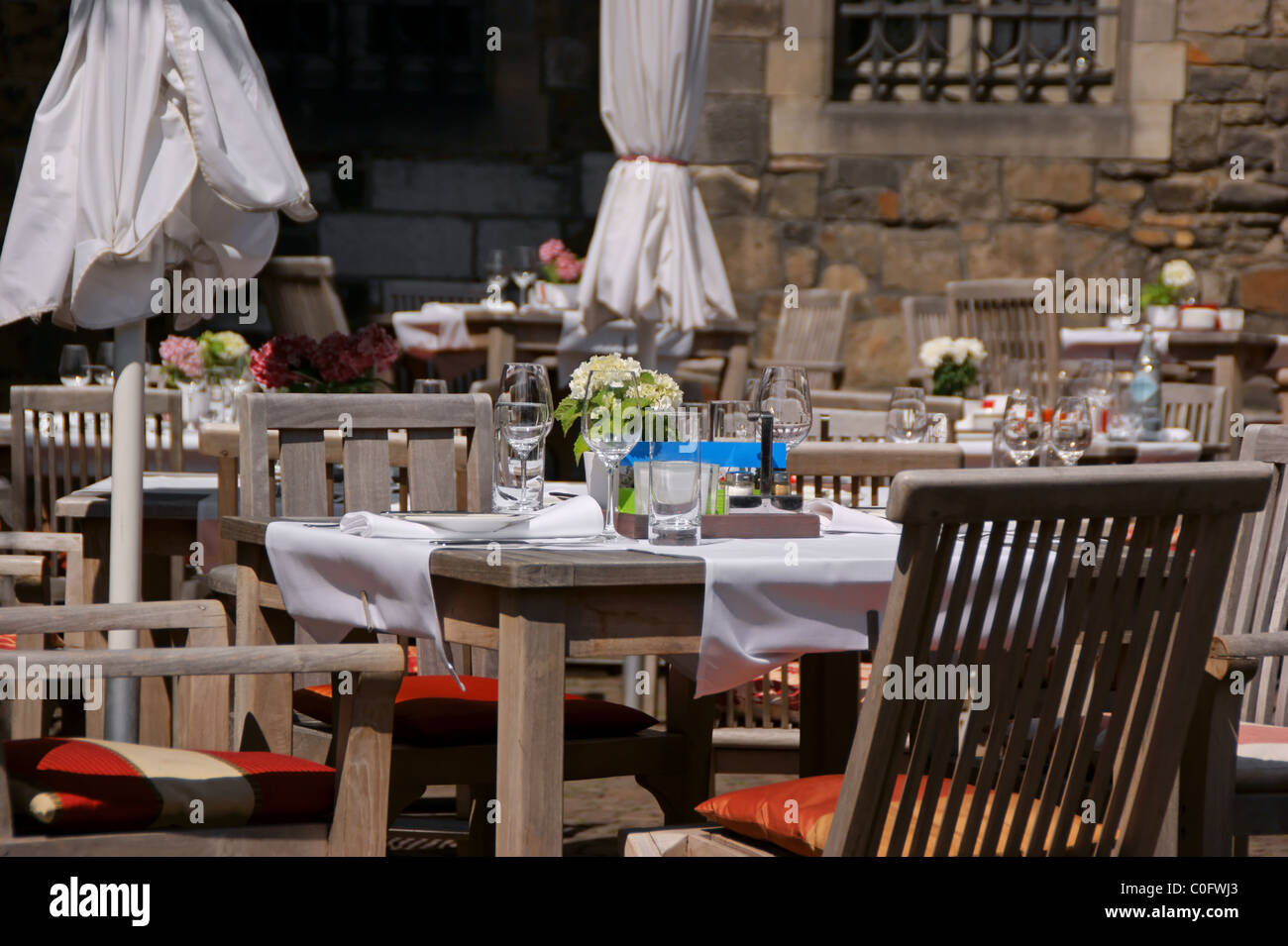 Restaurant table setting hi-res stock photography and images - Alamy