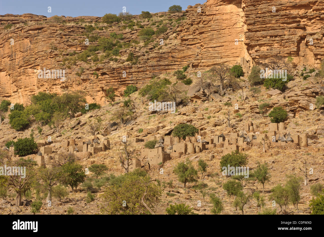 Dogon village cliffs hi-res stock photography and images - Alamy