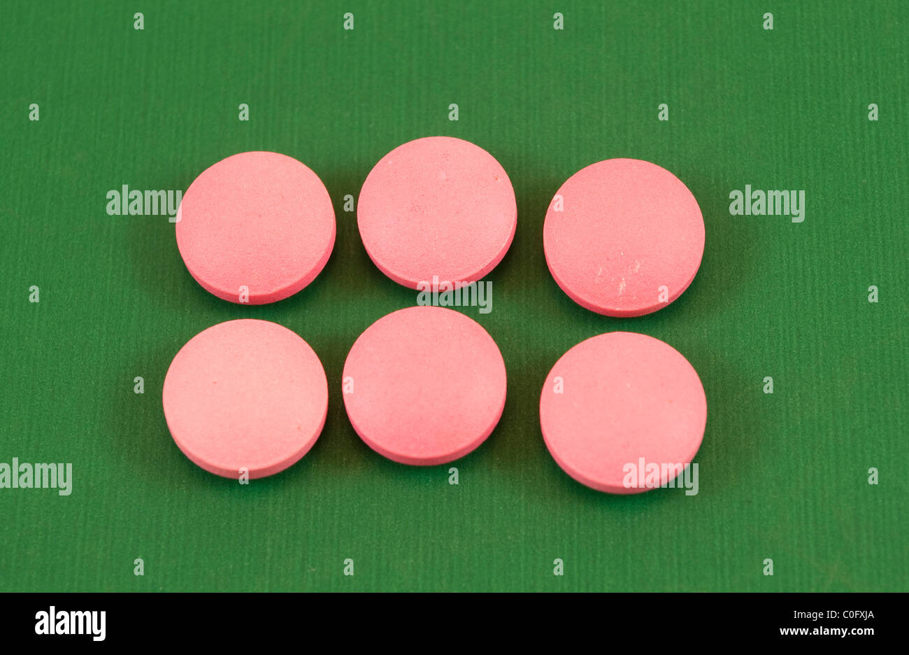 Round pink pills hi-res stock photography and images - Alamy