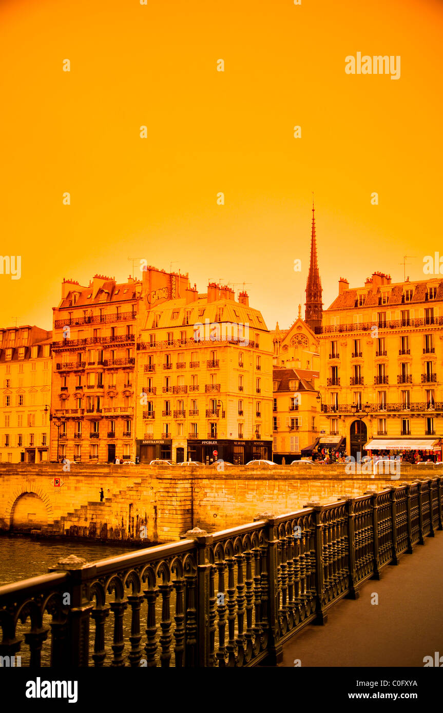 Paris bridge sunset hi-res stock photography and images - Alamy