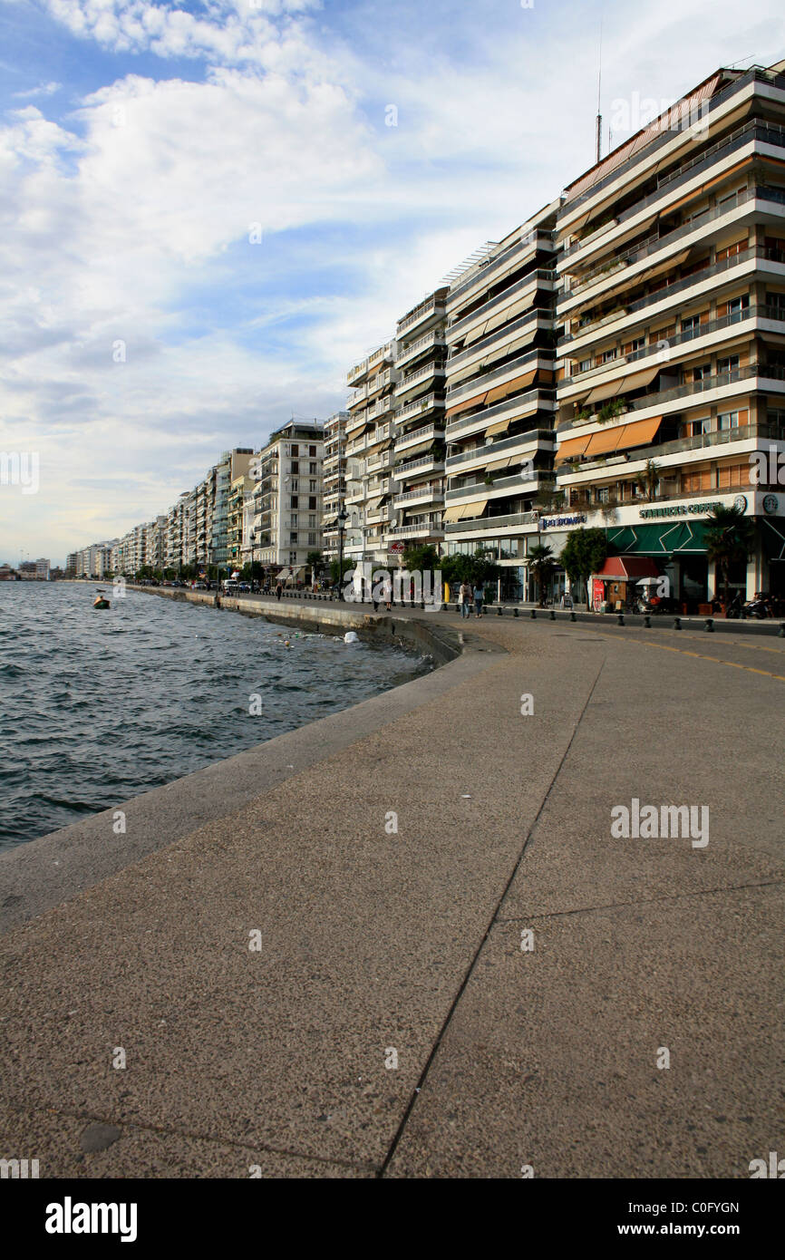Waterfront starbucks hi-res stock photography and images - Alamy
