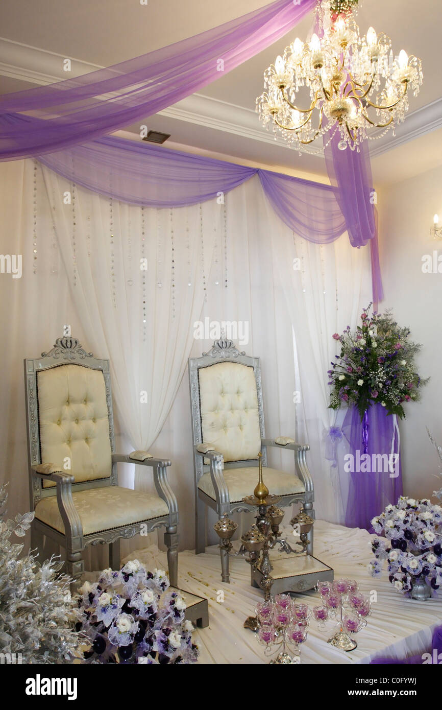 Malay traditional wedding dais hi-res stock photography and images - Alamy