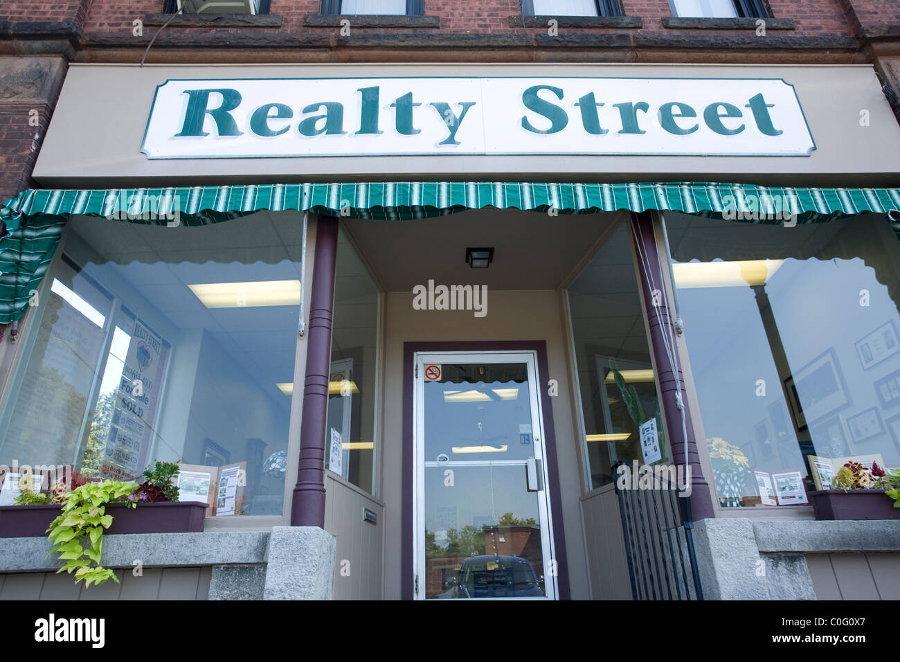 Real estate company hi-res stock photography and images - Alamy